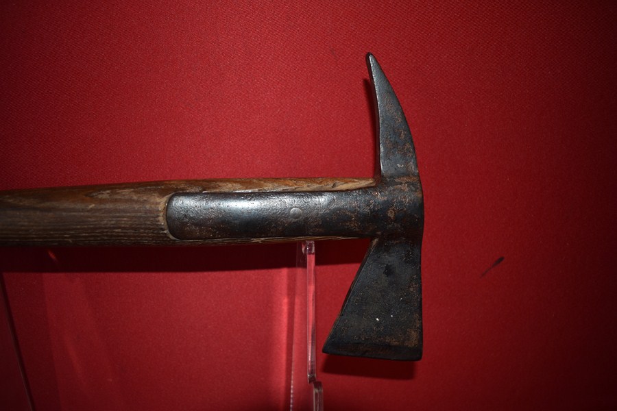 WWW BRITISH ARMY AXE-SOLD