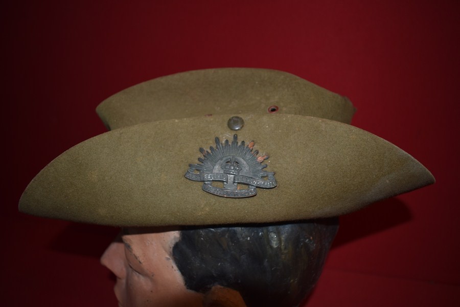 WW2 AUSTRALIAN SLOUCH HAT 2/4 INFANTRY BATTALION-SOLD