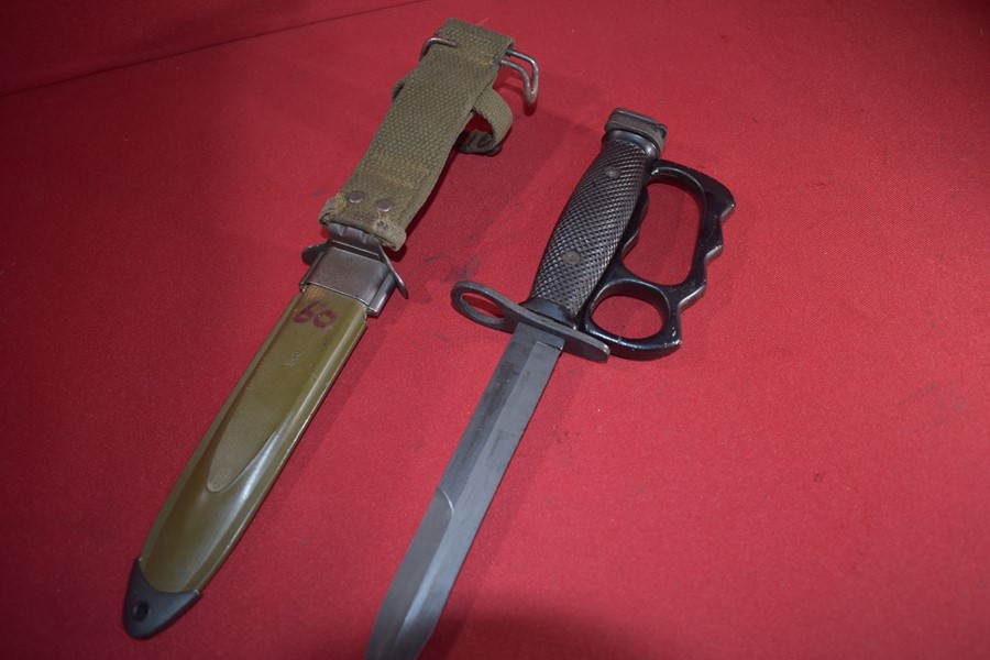 US M7 BAYONET/KNUCKLE GUARD KNIFE.-SOLD