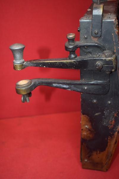 WW1/2 PERIOD NAVY MORSE CODE SIGNALLING SHUTTER
