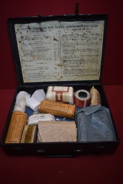WW2 PERIOD AUSTRALIAN ISSUED FIRST AID KIT FOR TANKS AND ARMOURED CARS.