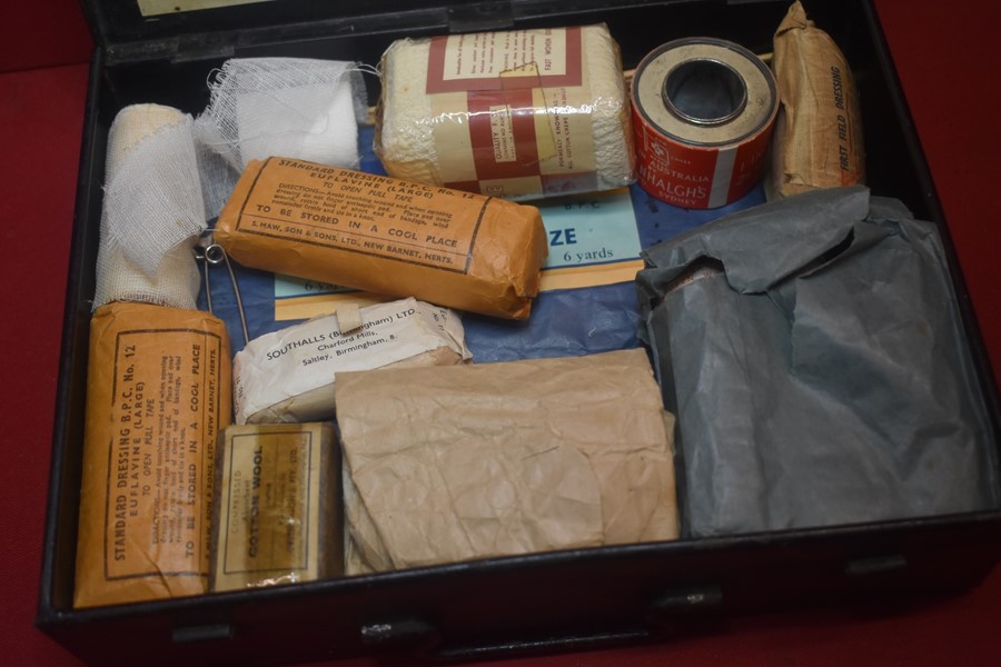 WW2 PERIOD AUSTRALIAN ISSUED FIRST AID KIT FOR TANKS AND ARMOURED CARS.
