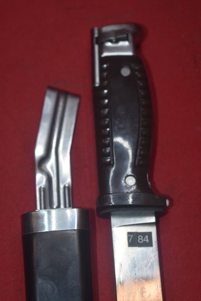 REPLICA WW2 GERMAN SG42 BAYONET WITH TOOL KIT HANDLE-SOLD