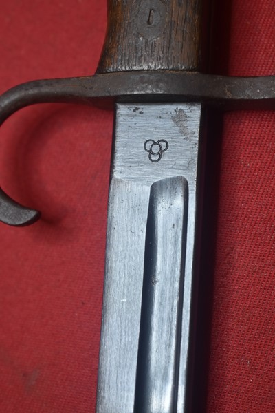 WW2 JAPANESE HOOKED QUILLON TYPE 30 BAYONET AND FROG-SOLD