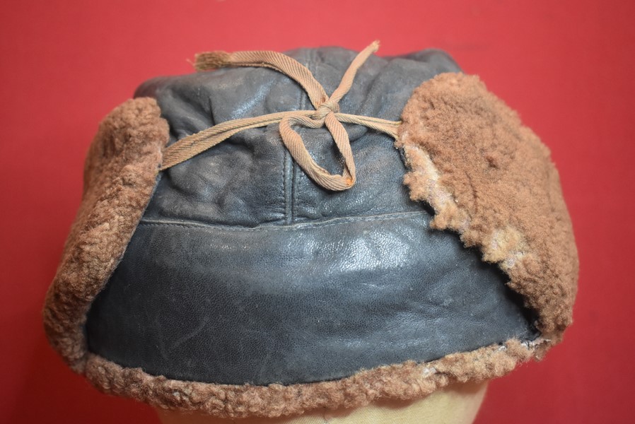 WW2 US/RAAF BOMBER CREW FUR CAP BRITISH MADE