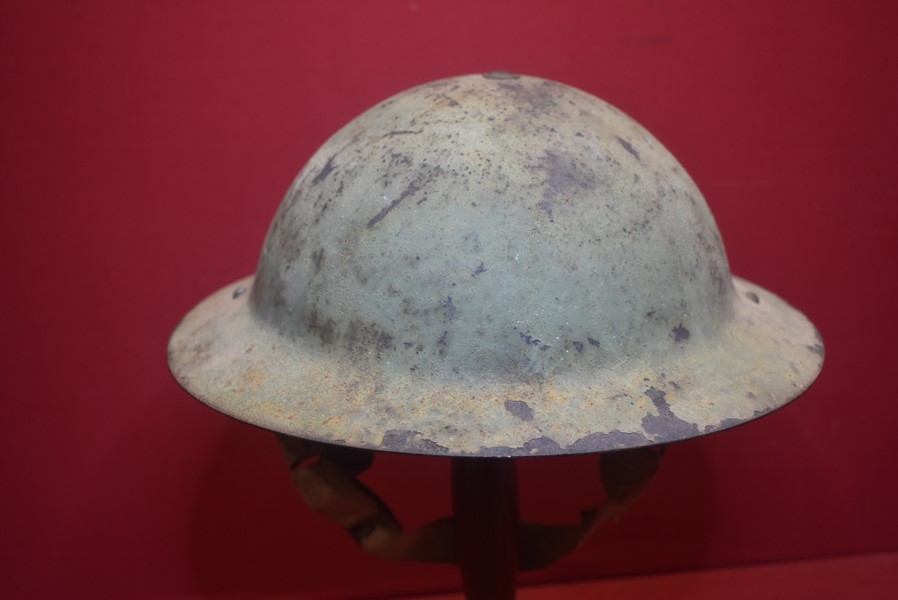 WW2 AUSTRALIAN ARMY RAW EDGE HELMET 1941-SOLD