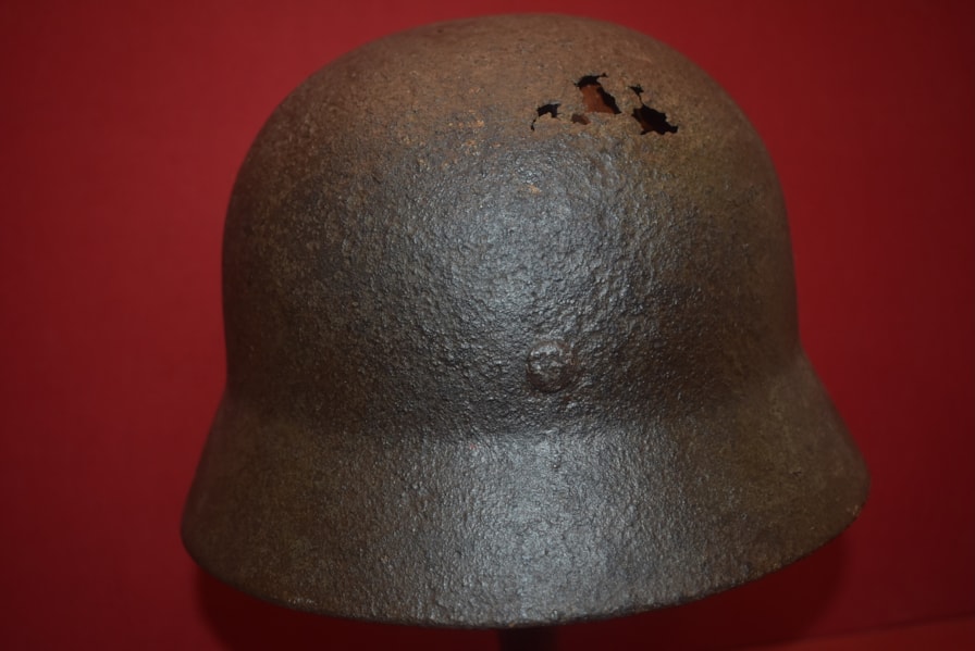 RELIC WW2 GERMAN HELMET