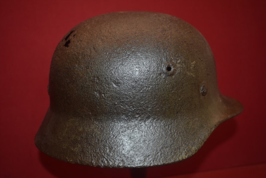 RELIC WW2 GERMAN HELMET