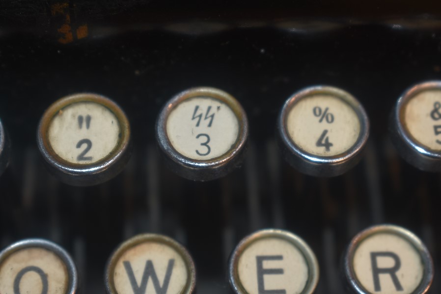 WW2 GERMAN ARMY TYPEWRITER XX