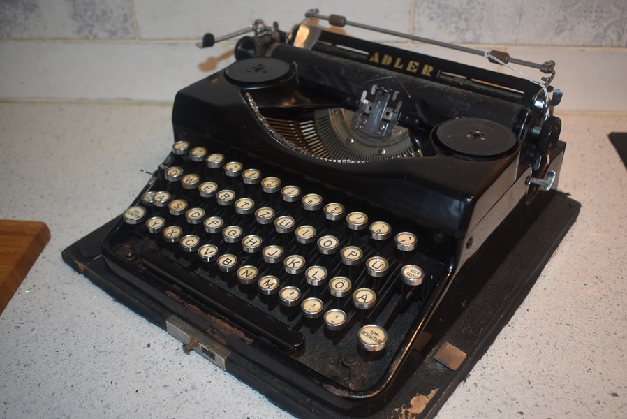 WW2 GERMAN ARMY TYPEWRITER XX