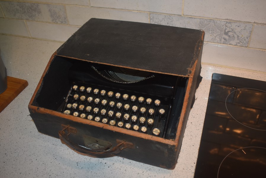 WW2 GERMAN ARMY TYPEWRITER XX